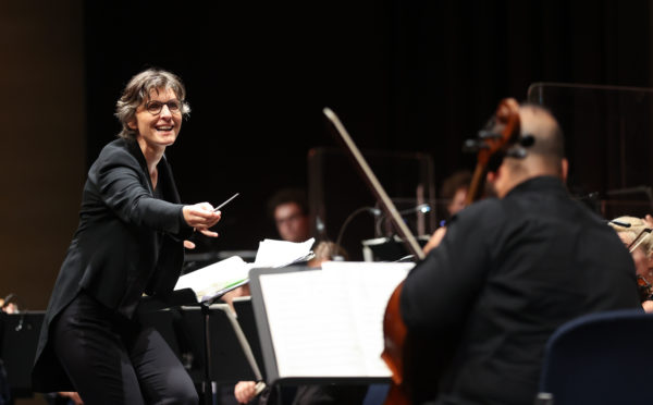 Pressematerial Elisabeth Fuchs - Philharmonie Salzburg