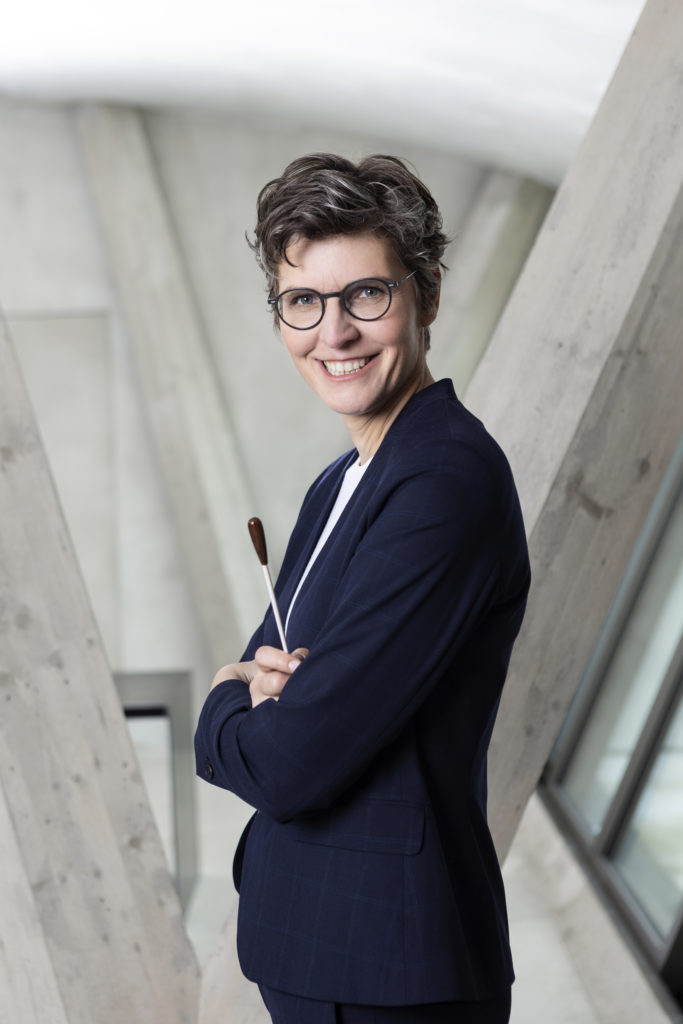 Pressematerial Elisabeth Fuchs - Philharmonie Salzburg