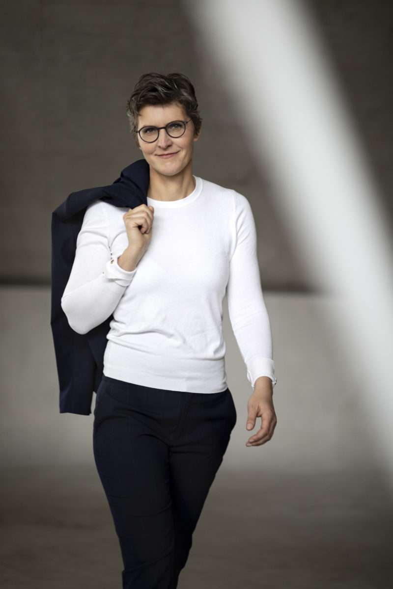 Pressematerial Elisabeth Fuchs - Philharmonie Salzburg