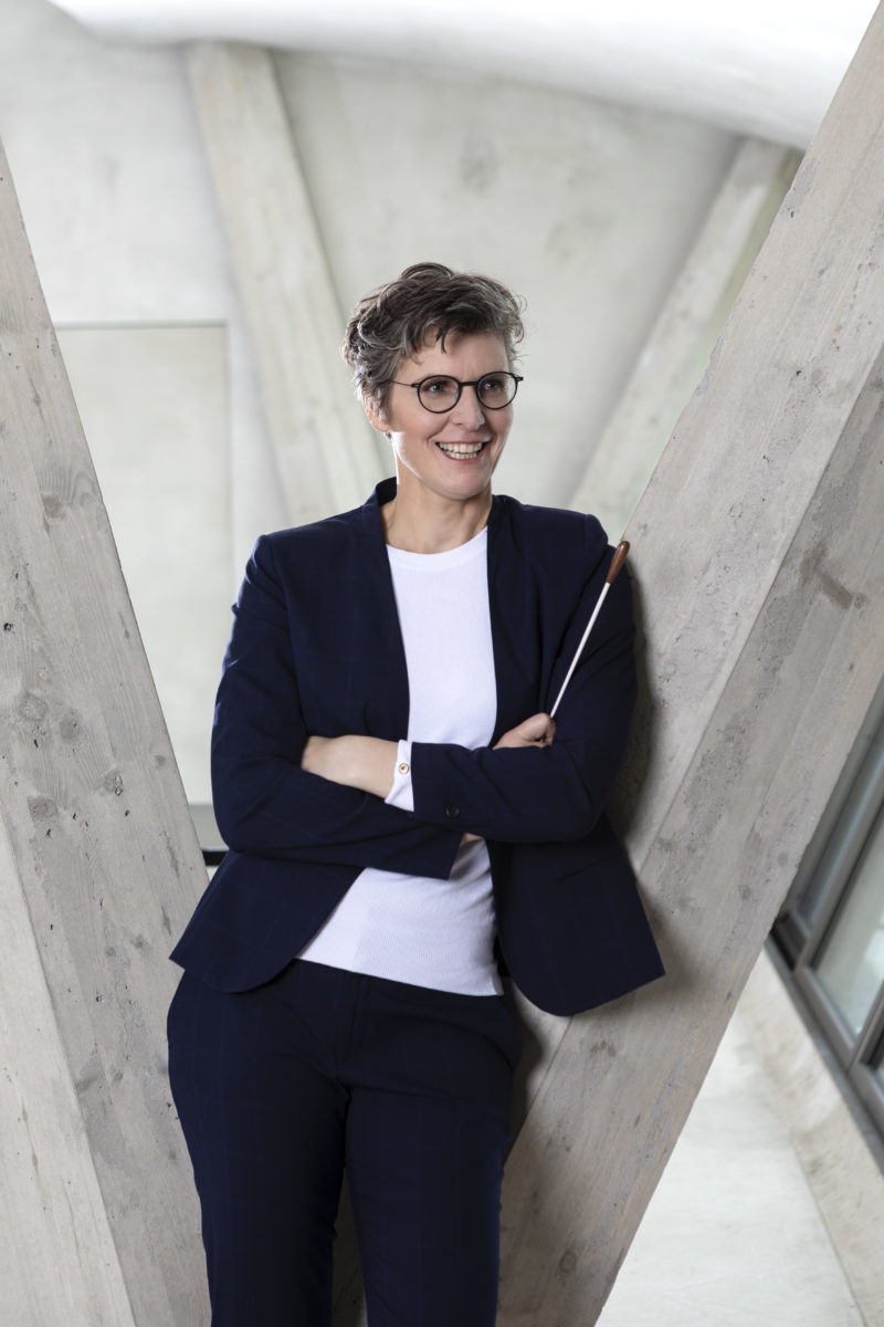 Pressematerial Elisabeth Fuchs - Philharmonie Salzburg