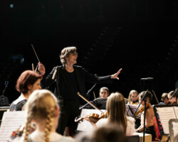 Pressematerial Elisabeth Fuchs - Philharmonie Salzburg