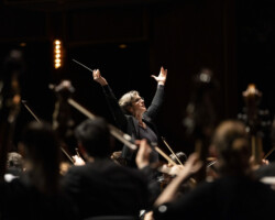 Pressematerial Elisabeth Fuchs - Philharmonie Salzburg