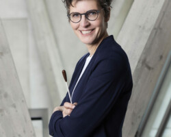 Pressematerial Elisabeth Fuchs - Philharmonie Salzburg